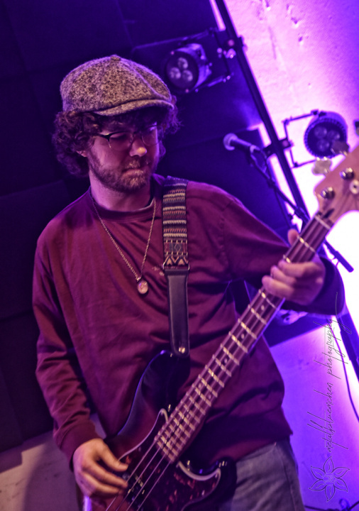 Spirit Detective im Lokal ohne Namen